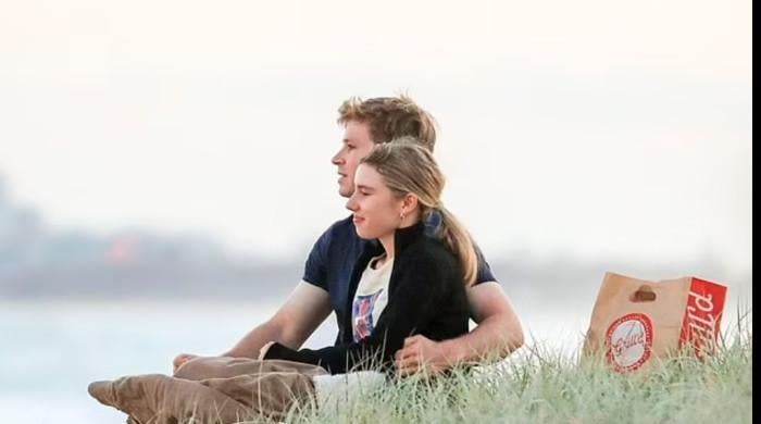 Robert Irwin enjoys a beautiful sunset with his new girlfriend Rorie ...