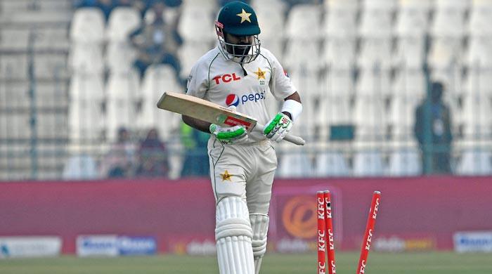 WATCH: Fans chant 'Pakistan da pawa, Babar lawa' in Babar Azam's support