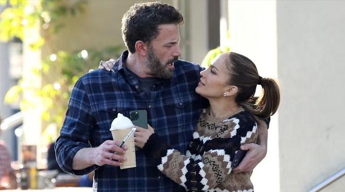 Love effect? Ben Affleck dumps Dunkin' for Starbucks