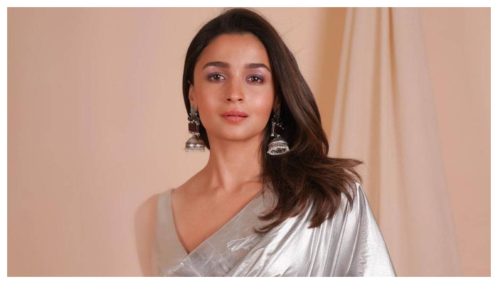 Alia Bhatt drops another 'sunshine' selfie: See picture Alia Bhatt drops another 'sunshine' selfie: See picture