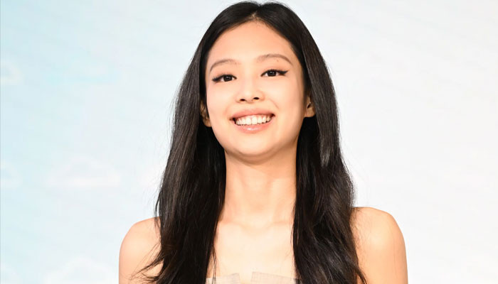 BLACKPINK Jennie on headlines for attending fashion show and group ...