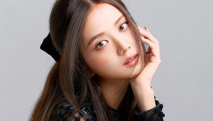 BLACKPINK Jisoo responds to a fan about her solo debut