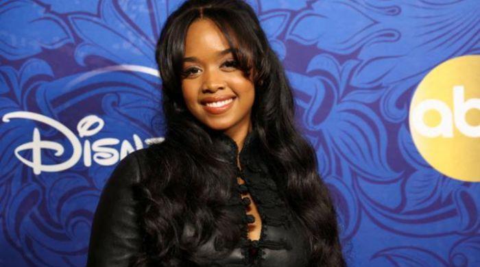 R&B singer H.E.R. inspired to see women grab guitars