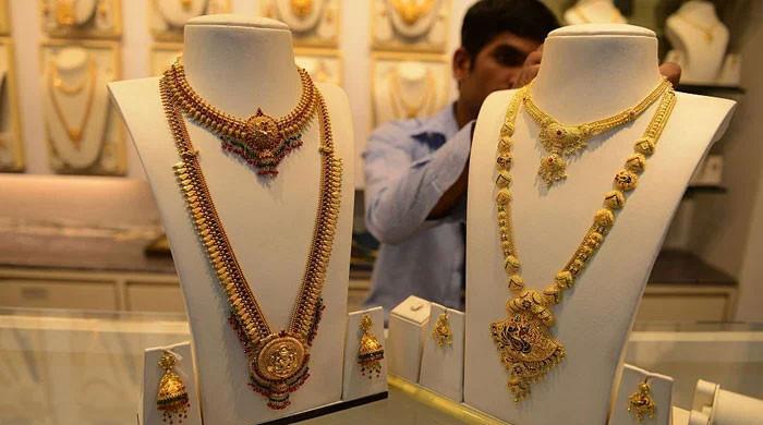 Gold takes a breather in Pakistan, falls Rs2,800 per tola