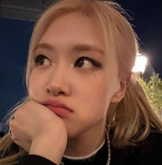 Blackpinks Rose Cries While Sharing Coachella Headliner Announcement