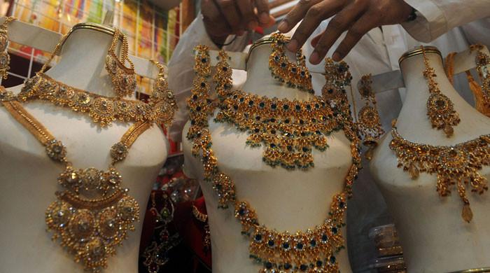 Gold price extends gains in Pakistan