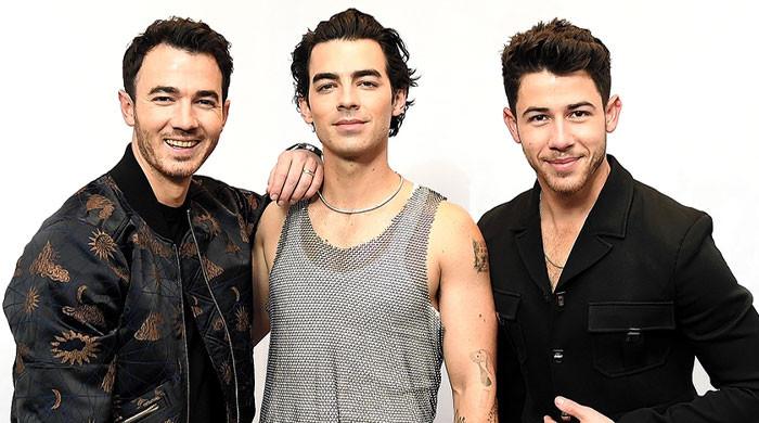 Joe Jonas plays a bit of new song for fans from forthcoming album