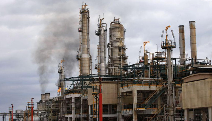 Pakistan's oil industry on 'brink of collapse' as liquidity crunch worsens