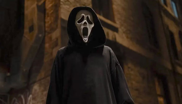 'The Scream' cosplayer creates panic in California town centre