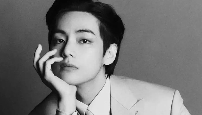 Elle Korea becomes a bestseller through BTS’ V Elle Korea becomes a bestseller through BTS’ V