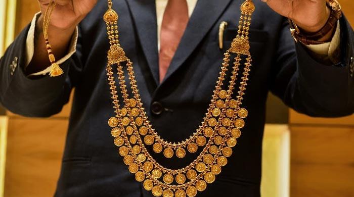 Gold price extends gains to sixth day in Pakistan