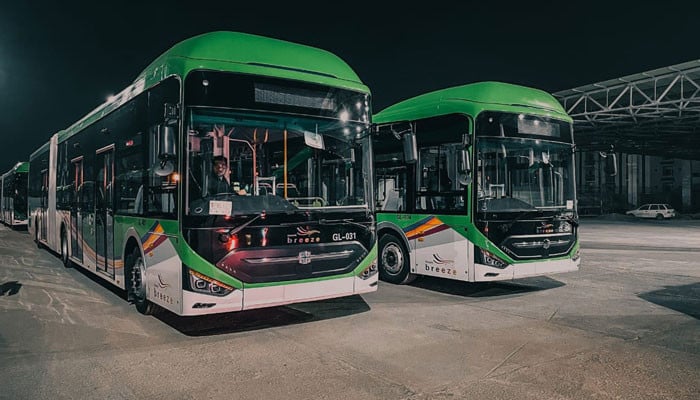 Green Line Bus extends timings for late night Eid shoppers in Karachi