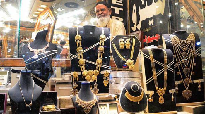 Gold jumps to new record high in Pakistan