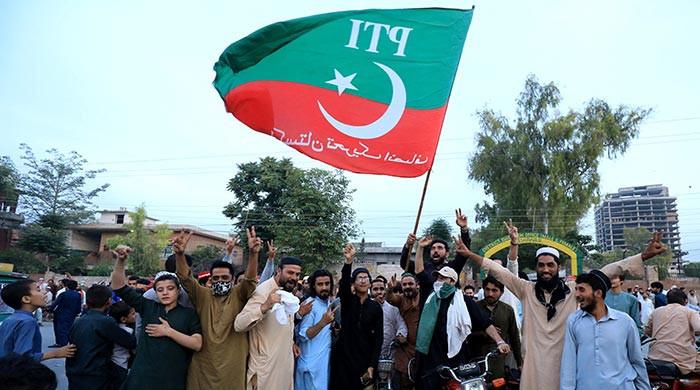 Ecstatic PTI supporters celebrate top court's decision to release Imran ...