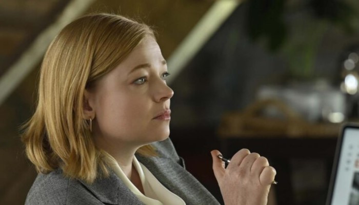 'Succession' actress Sarah Snook embraces motherhood