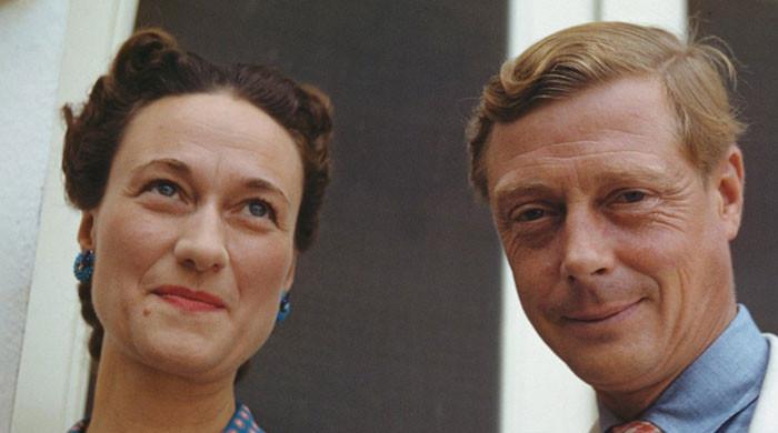 'Pathetic' Edward III kept calling lover, wife Wallis during his final ...