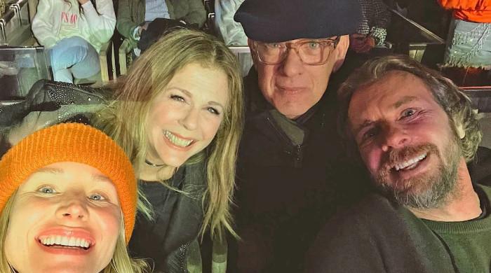 ‘Really nice rando’ Tom Hanks pulls off epic photobomb of Kristen Bell
