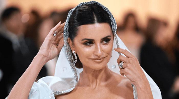 Penelope Cruz stuns in green mini dress while shooting commercial