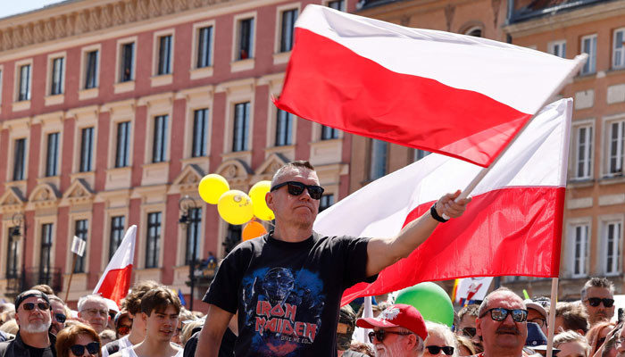 Thousands protest against govt in Warsaw