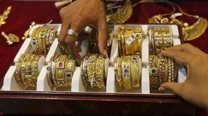 Gold loses shine in Pakistan as international rates drop