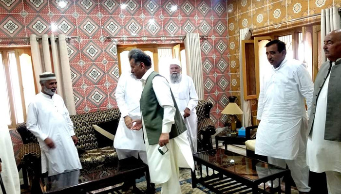 Ex-ISI chief Gen Faiz Hamid 'not under arrest'