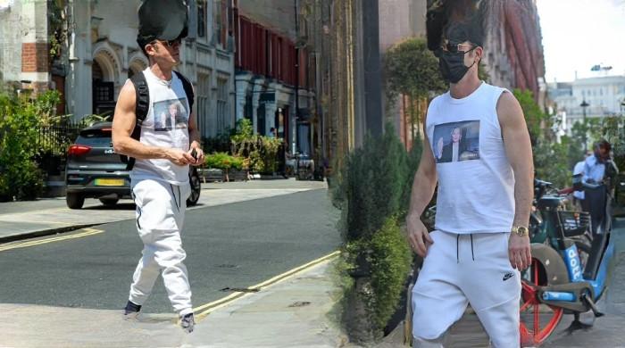 Justin Theroux steps out in tank top featuring Kate Moss