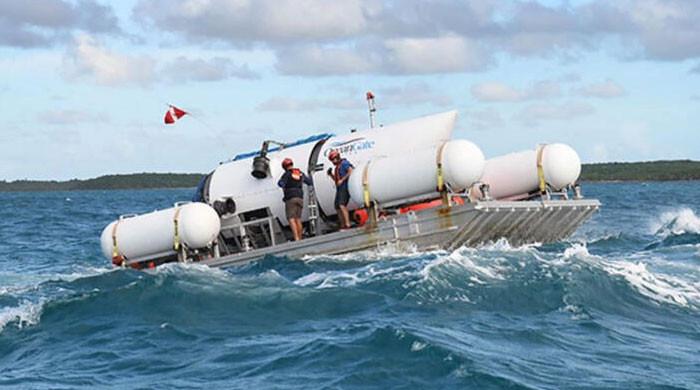 Search intensifies as missing submsersible to run out of oxygen at 7am EST