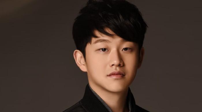 Korean singer Choi Sung-bong dies by suicide, say police officials