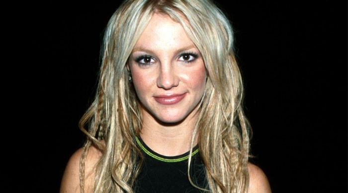 Britney Spears shows off dance moves to 1995 hit ‘Scream’