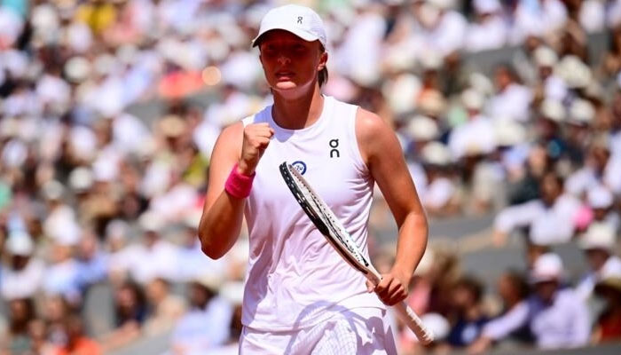 Swiatek triumphs in grass court opener, looks forward to Wimbledon