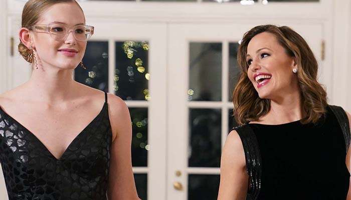 Jennifer Garner is dwarfed by daughter as they step out