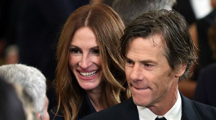 Julia Roberts posts PDA-heavy photo to mark key marriage milestone