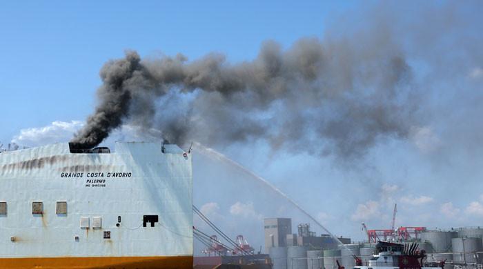 Two firefighters dead, five injured in cargo fire at New Jersey port