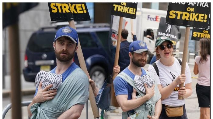 Photos: ‘Harry Potter’ star Daniel Radcliffe places newborn close to ...