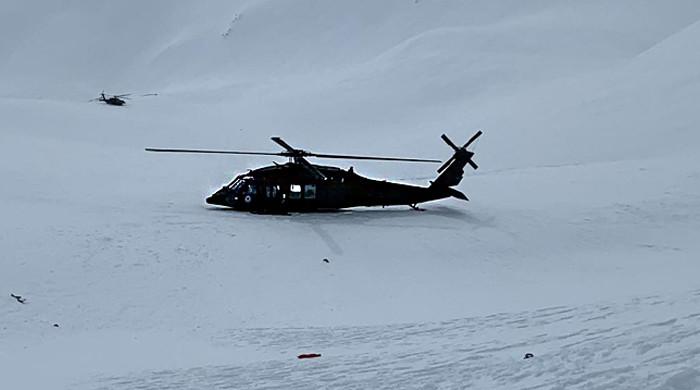 4 killed as helicopter crashes into remote Alaska lake
