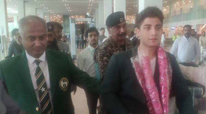 WATCH: Hamza Khan receives warm welcome after World Junior Squash ...