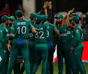 Six-wicket Bilal Asif sparks spectacular Australian collapse