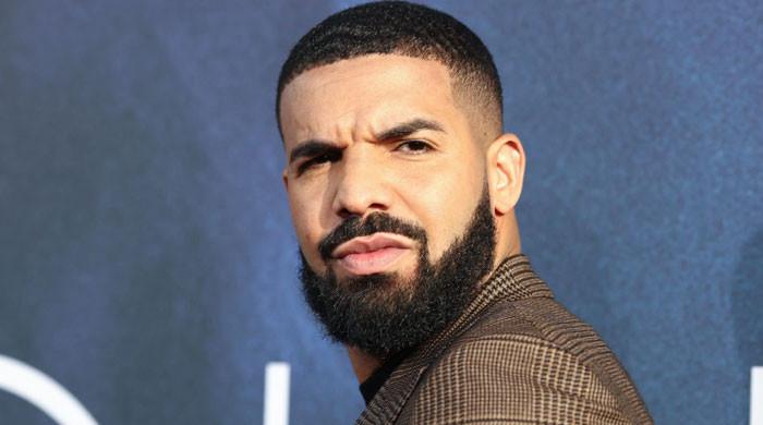 Drake's wet towel causes chaos in crowd: Watch reaction