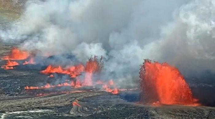 Watch Hawaiis Kilauea Volcano Erupts After Nearly Two Months Hiatus