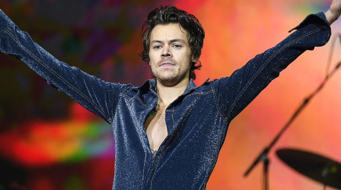 Harry Styles Cuts On His Arm