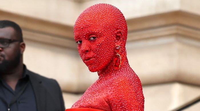 Doja Cat unveils Scarlet mannequin in NYC subway and drops new single ...