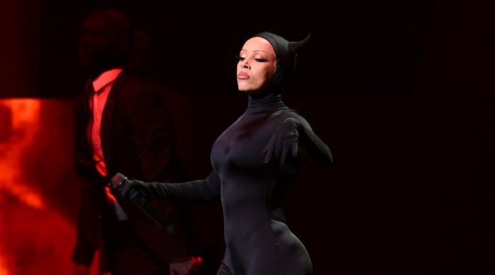 Doja Cat sets hearts aflame in dazzling celebration of 'Scarlet' album ...