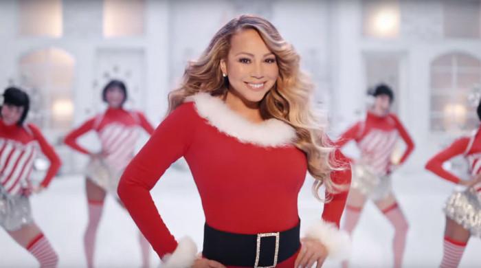Mariah Carey gets into Christmas spirit with hilarious 'defrosting ...