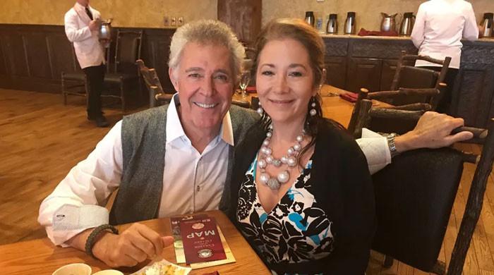 'Dancing With the Stars' star Barry Williams treats wife like 'Disney ...