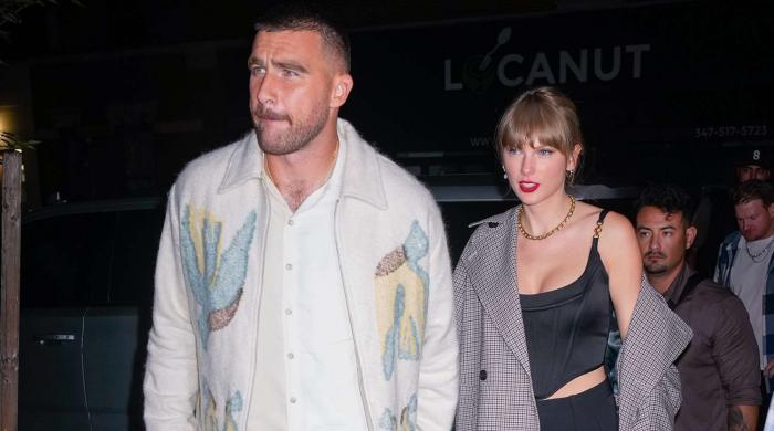 Travis Kelce scores big with 'Swelce' jersey in romantic touchdown