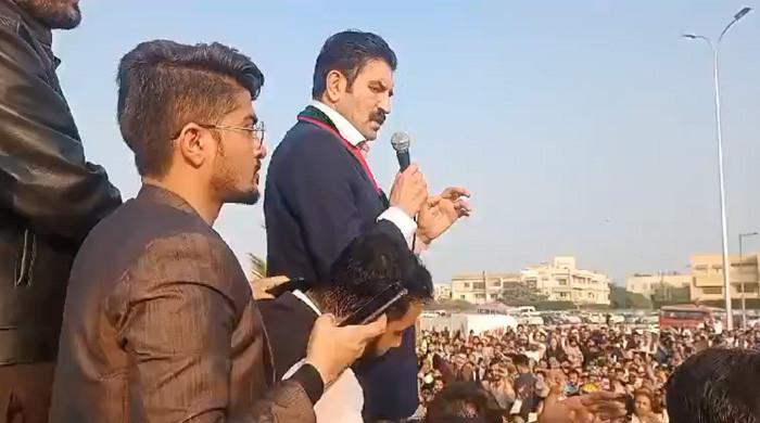 After losing iconic 'bat', PTI kicks off election campaign with rally ...