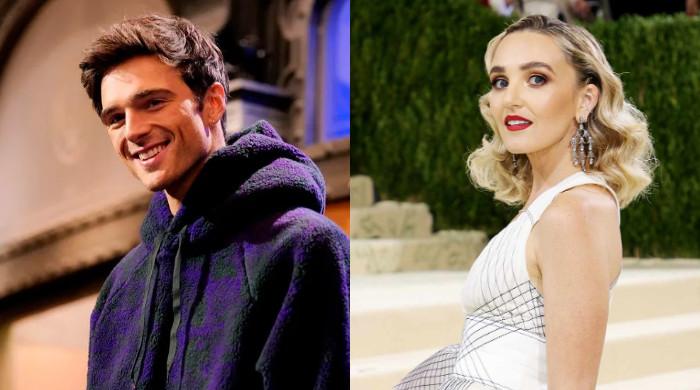 Jacob Elordi woos Chloe Fineman in SNL's hilarious ‘The Bachelor' spoof