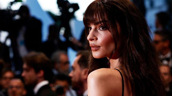Emily Ratajkowski puts trolls where they belong Emily Ratajkowski puts trolls where they belong
