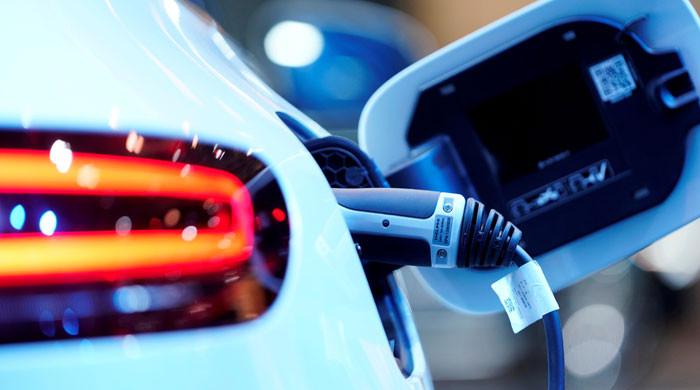 Do electric cars cause more pollution than gas-powered ones? Study ...