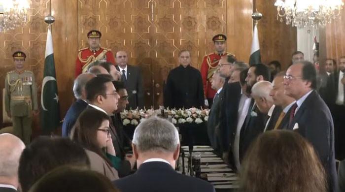 19-member federal cabinet takes oath at President House